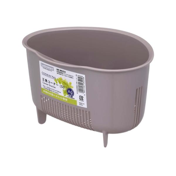 小さめのシンク用三角コーナーです。水切れの良いスリット形状。抗菌加工で雑菌の繁殖をおさえます。■製品スペックサイズ：約20×15.7×12.4cm材質：ポリプロピレン原産国：日本＜おすすめポイント＞ベージュグレイ グレー ベージュ シンプル...