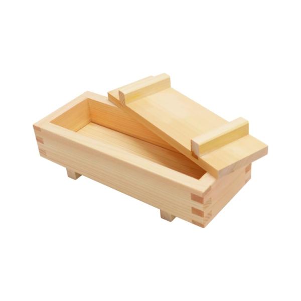 カビに強く汚れにくい桧材を使用。耐水性に優れ、酢飯の長時間保存も可能です。■製品スペックサイズ：約25.6×10.5×6cm(横幅×奥行×高さ)材質：桧原産国：日本＜おすすめポイント＞すし 押し寿司 ひのき 調理器具