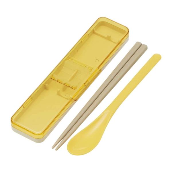 箸とスプーンのコンビセット。シリコーンクッション付きケースなので持ち運び時に、箸とスプーンがカチャカチャと音がなりません。箸とスプーンのサイズは約18cmです。銀イオンの抗菌加工がしてあります。食器洗い乾燥機の使用ができます。■製品スペック...