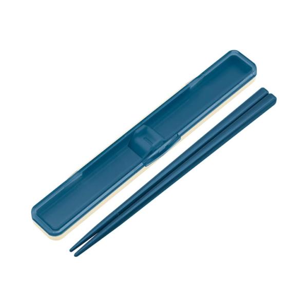 シンプルカラーの箸・箸箱セットです。箸が上下左右に動かない防音クッションが付きなので、持ち運びの際もカチャカチャと音が鳴りません。銀イオンの抗菌加工がしてあります。食器洗い乾燥機の使用ができます。■製品スペック箸箱サイズ：約19×3.1×1...