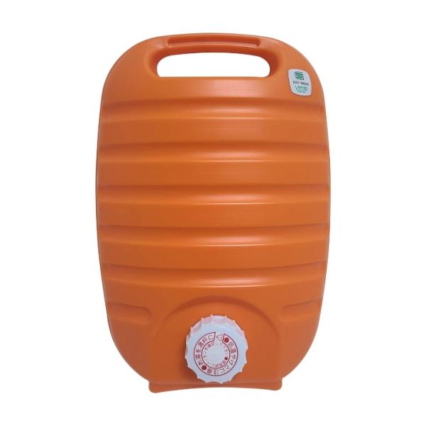 自然なぬくもりが体にうれしい、昔ながらの暖房器具の湯たんぽ。軽くて扱いやすいプラスチック製。金属製に比べて表面が熱くなりにくいのでお湯を入れた直後でも袋に入れたり持ち運んだりしやすい。立てて置けるスタンディングタイプなので、お湯を捨てたり収...