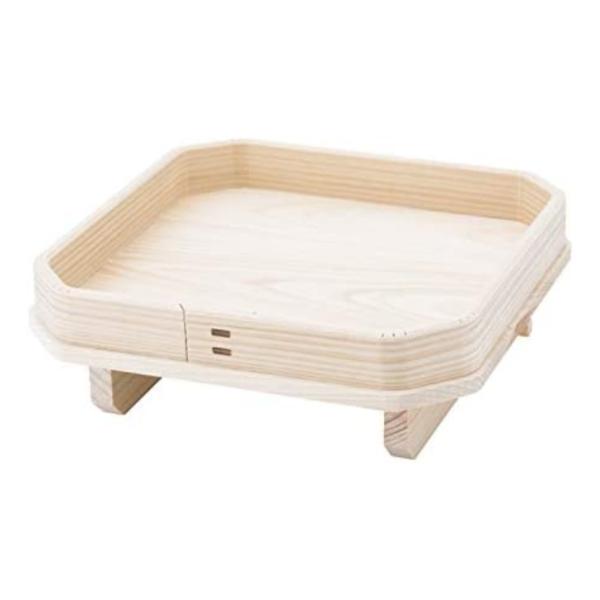 神様におそなえする神饌をのせるための台座です。約0.6kg（約5合）の鏡餅が飾れます。■商品スペック外寸: 約15.5cmｘ15.5cmｘ6.5cm(幅×奥行×高さ)皿内寸: 約13.7cmｘ13.7cm(幅×奥行)重さ：120g材質：ひのき