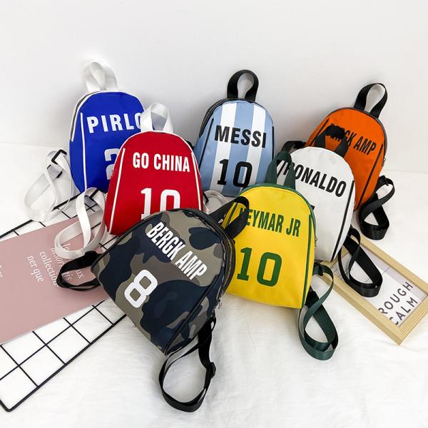 通園の際や遠足、旅行、習い事など幅広いシーンでご活用いただけます。入園祝いや誕生日プレゼントなど、ギフトとしても活用できるアイテムですサイズタテ21cmxヨコ18cmxマチ10cm