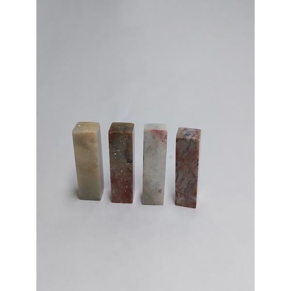 【発売日：2024年10月16日】彫面サイズ約1.2ｃｍｘ1.2ｃｍ　(天然石のため、石紋など多少変わる場合があります、同等品ランダム発送となります。）