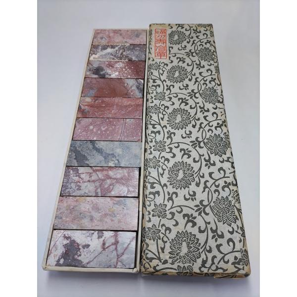 【発売日：2024年12月10日】彫面サイズ約：2.5ｃｍｘ2.5ｃｍ本体高さ約：6.5ｃｍ石の材質比較的に悪いため、特別価格で返品交換不可となります。中国産福州寿山石