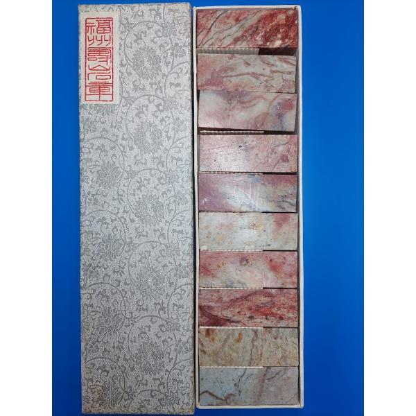 【発売日：2024年12月10日】彫面サイズ約：3.0ｃｍｘ3.0ｃｍ本体高さ約：8ｃｍ(現品限り）中国産福州寿山石