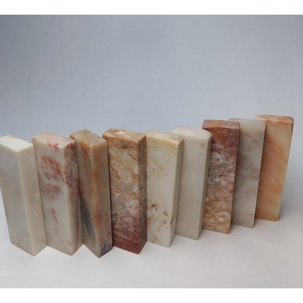 【発売日：2024年12月25日】状態：新品彫面サイズ：約1.8ｘ0.9ｃｍ高さ：約6ｃｍ(天然石のため、石紋、色など多少変わる場合があります、同等品ランダム発送となります。）★使用済みの印材、大変申し訳ございませんが返金返品交換保証はござ...