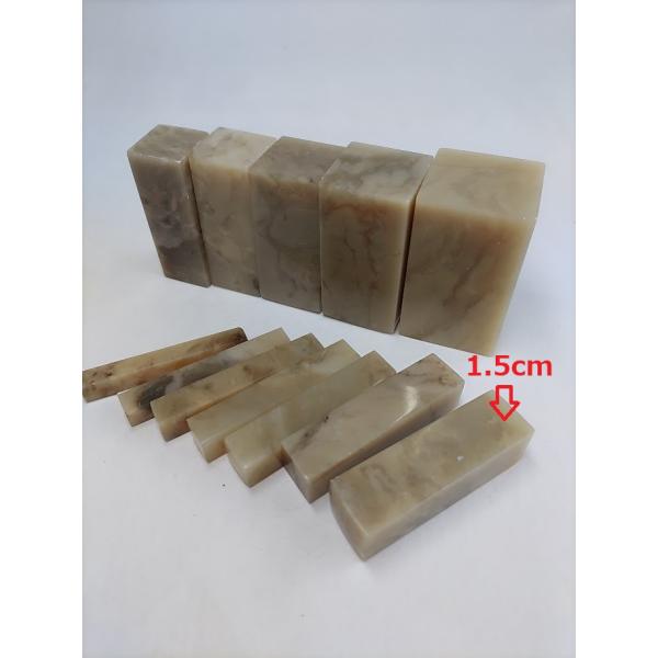 【発売日：2024年10月17日】彫面サイズ：約1.5ｘ1.5ｃｍ高さ：約5ｃｍ(天然石のため、石紋など多少変わる場合があります、同等品ランダム発送となります。）