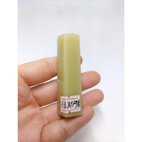 【発売日：2025年06月12日】本体サイズ：約1.5ｘ1.5ｘ6.5ｃｍ重量：約41ｇ細かい傷があります。