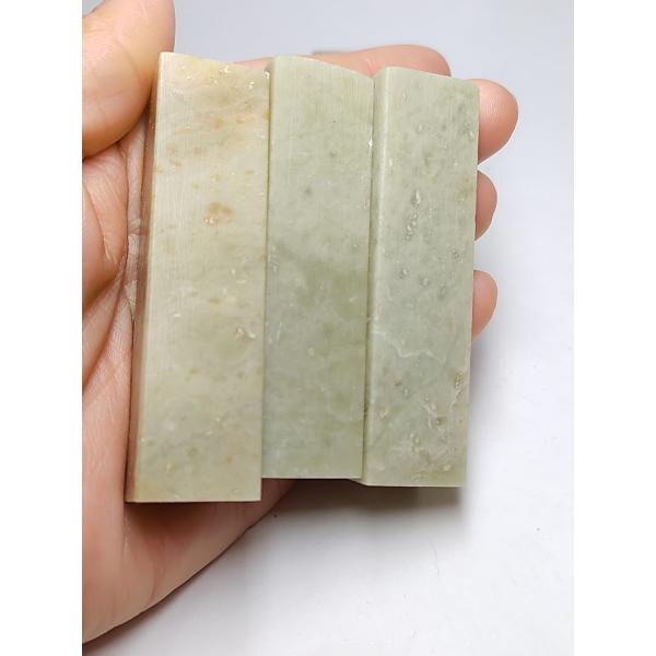 【発売日：2024年12月23日】商品情報状態：新品彫面サイズ：約1.8ｘ1.8ｃｍ（天然石のため、石紋など多少変わる場合があります、同等品ランダム発送となります。）高さ約：7ｃｍ★使用済みの印材、大変申し訳ございませんが返金返品交換保証は...