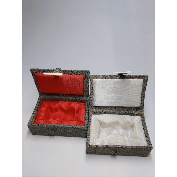 【発売日：2025年01月30日】外寸サイズ：約85ｘ55ｘ35ｍｍ2.0ｃｍまで、高さ５ｃｍまで印材用箱です色は赤と白、選べます。
