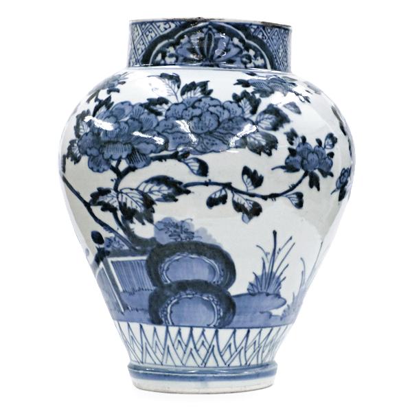 【作家名】-【商品名】伊万里焼壺【サイズ】高さ32cm 口径14cm 底面径12.3cm【付属品】-【商品状態】保存状況によるヨゴレがございます。【管理番号】579-5※こちらの商品は他サイトでも販売を致しておりますので同時落札による売り切...