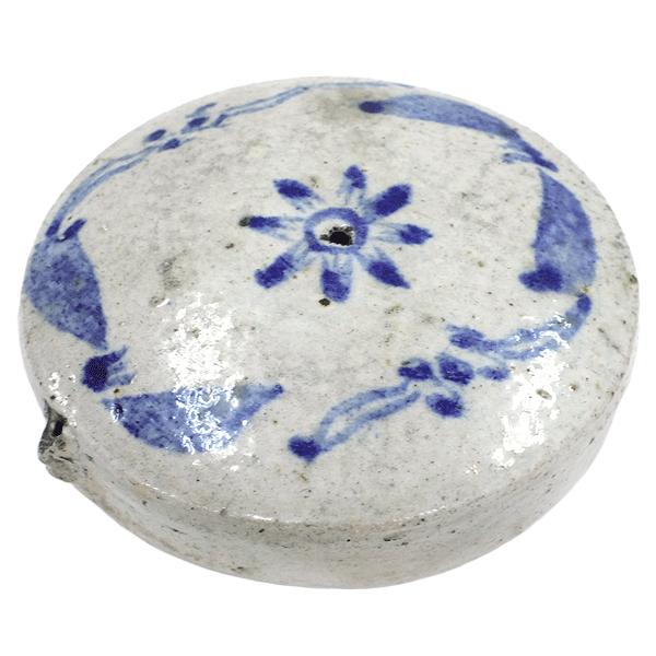 【作家名】-【商品名】染付水滴【サイズ】高さ4cm 幅9.5cm 底面径 6.2cm【付属品】-【商品状態】商品には保存状況による欠け、ヨゴレがございます。【管理番号】643-8※こちらの商品は他サイトでも販売を致しておりますので同時落札に...