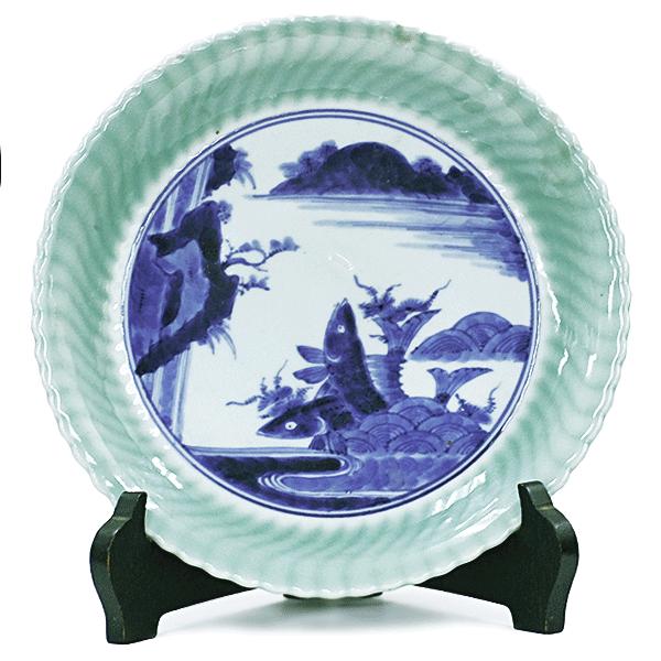 【作家名】-【商品名】染付皿 【サイズ】高さ3cm 幅21.5cm 底面径13.5cm【付属品】合わせ箱【商品状態】商品には保存状況によるキズ、ヨゴレがございます。発送の際には合わせ箱に入れて発送させて頂きます。【管理番号】894-6※こち...