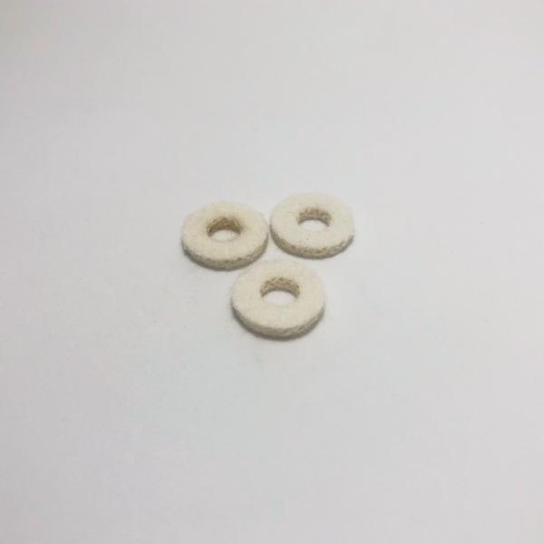 ヤマハ純正　トランペット用　ピストンフェルト(お届けは3枚セット)<サイズ>直径...14mm厚さ...2.5mmセンター穴...6.5mm※サイズをご確認の上ご購入下さいませ。販売価格は3枚セットのお値段です。こちらの商品のみ...