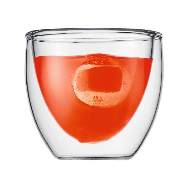 PAVINAダブルウォールグラス 0.08L×2個グラスの側面は二重になっているのです。中間層に空気を含んだガラスは、外気による中の温度変化を防ぐ効果的な断熱材となります。一般のグラスに比べ、グラスを持つ手の体温や、空気による飲み物の温度変...