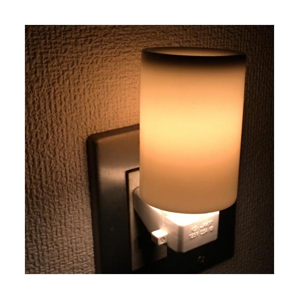 アロマ はじめての方のための アロマ スタートセット。うっかり予防するための アロマオイル ( 昼用10mlと夜用10ml )２本と手軽に アロマ を楽しめる アロマランプ のセット。セット内容 : アロマランプ  昼用ブレンド 10ml ...