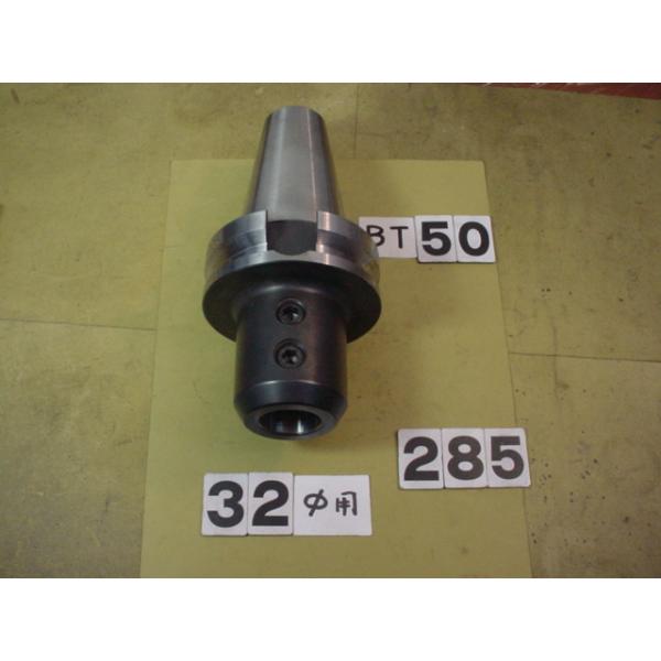 BT50番の　日研製の　サイドロックホルダー　エンドミル向きタイプの 中古品です。型式は　BT50-SLA32-105です。32Φシャンクのエンドミルで使用できます。写真現状有姿渡しでご入札ください。 BT50-285
