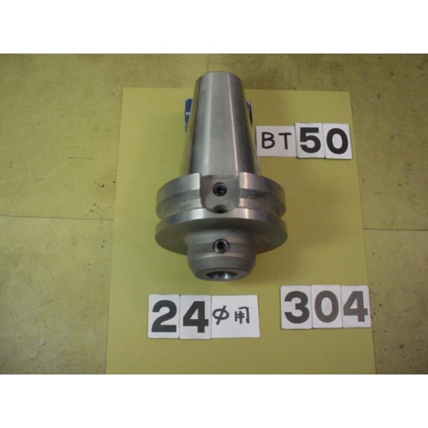 BT50番の　BIG-KAISERの　超硬シャンクを使用する時用の　サイドロックホルダー　の 中古品です。型式は　BT50-SL24-65です。24ΦシャンクのBIG-KAISERの超硬シャンクで使用できます。写真現状有姿渡しでご入札くださ...