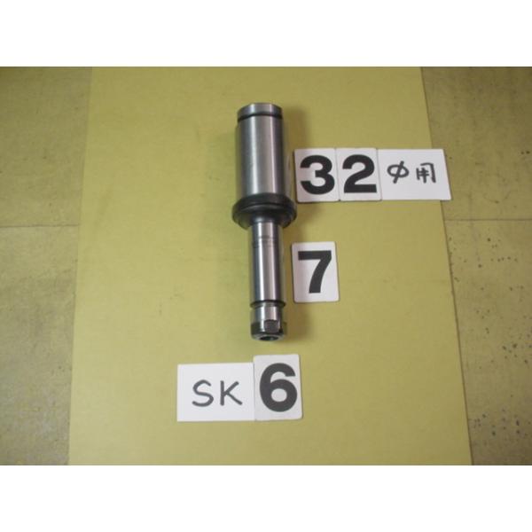 日研製　スリムコレットチャック　32Φのストレートシャンク　の中古品です　 K32-SK6-140です  日研のSK6タイプのコレットが使用できます。写真現状有り姿渡しでご入札下さい。整理符号 07