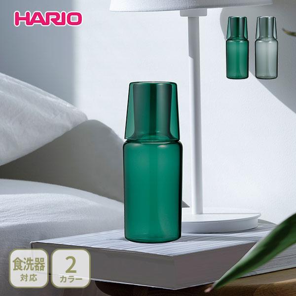 耐熱ガラス製のカラーガラスシリーズ「HARIO COLORS（ハリオ カラーズ）」のナイトカラフェです。就寝時の水分補給に便利な、カラフェとグラスがセットになっているナイトカラフェです。グリーンとグレーの2色展開です。日常使いにもお好みの飲...