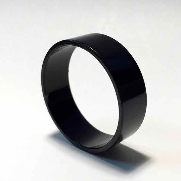 シムワークスの製造しているクロモリステムにベストマッチするクロモリ製のスぺーサー表面の仕上げはそのステム群と同じのブラックになっており、外径も同じでスッキリとコクピットを演出します。サイズ：1-1/8" 10mm