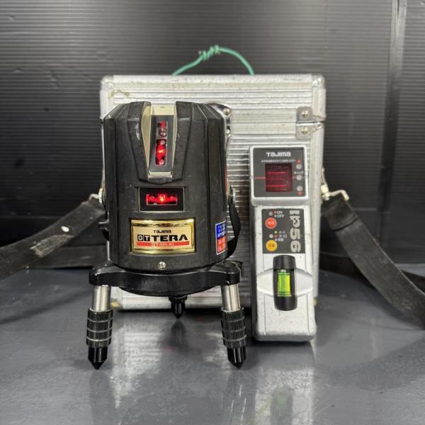 ご覧いただきありがとうございますTajima GT4R-Xiレーザー墨出し器 本体+受光器 （レーザー色：赤）です状態：中古品※当店での校正は行っておりません各ラインのレーザー照射、気泡確認、操作ボタンの押し心地確認済です(1)簡易的ではあ...