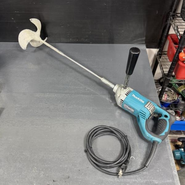 ご覧いただきありがとうございます【安心の7日間保証付】【中古】makita UT2204 かくはん機状態：中古　動作確認済その他外装等は画像をご確認いただき是非ご検討よろしくお願いします。また店頭併売も行っておりますので品切れの際はご了承く...