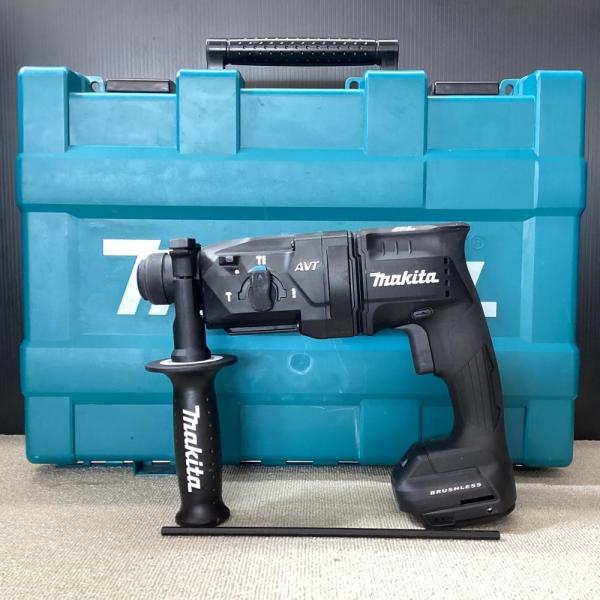 ご覧いただきありがとうございますmakitaマキタ/ HR182DZKB 18V充電式ハンマドリルです状態：中古品（動作確認済）・3モード切替(回転+打撃、回転、打撃)・取付軸タイプ：SDSプラス軸・本体、ケース・回転動作、打撃、ハツリ動作...