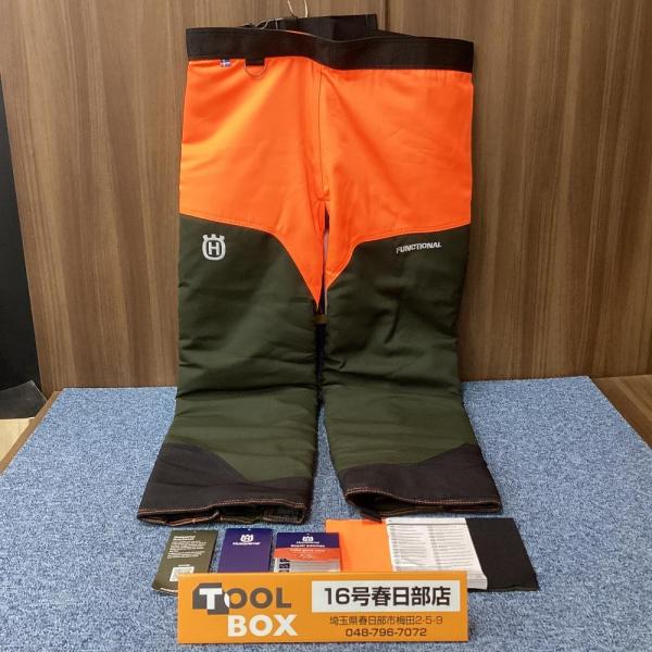 ご覧いただきありがとうございますHusqvarna/ハスクバーナ チャップスファンクショナル L 防護服です状態：未使用・サイズ：L・適応サイズ：身長176-182cm、ウエスト80-105cm・商品の検品、写真撮影の為開封しています・写真...