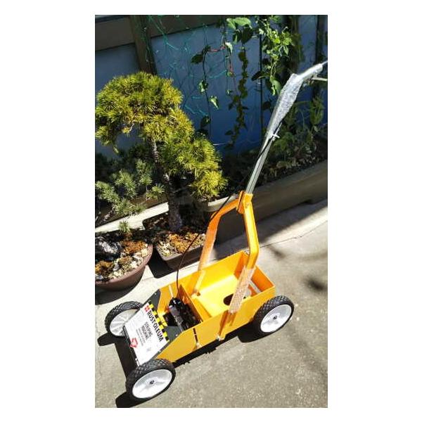 ライン引き　ラスト・オリューム社（アメリカ）　スガイケミー特徴・効果 「ストライピング・ペイント」は、道路標識などに使用される特殊スプレー缶入り ポリエステル系高級ペイントで、逆さまで噴射することができます。 専用の「ストライピング・マシー...