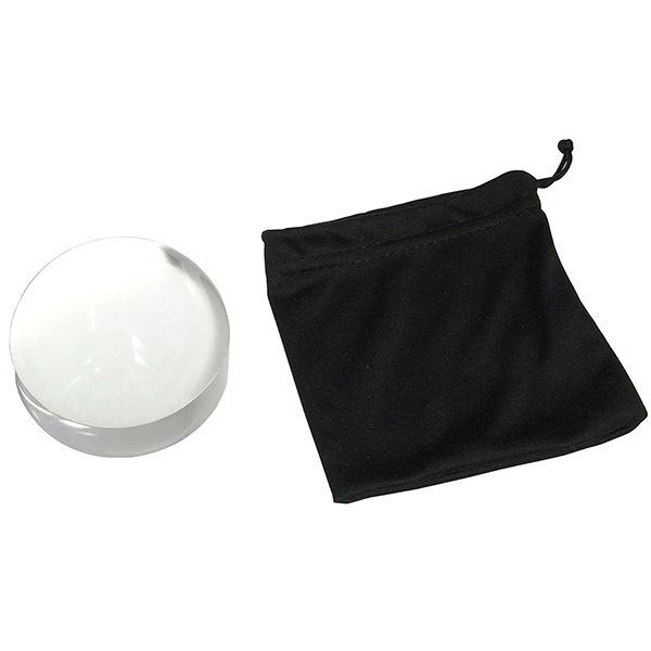 ・新聞や書類などの上に置くだけで使用できます。わずらわしいピント合わせは必要ありません。・電池不要のシンプルなルーペ。・アクリル樹脂製。程よい重さで安定感も抜群。・倍率約6倍。・持ち運びに便利な巾着袋付き。サイズ：50×30mm重量：56g