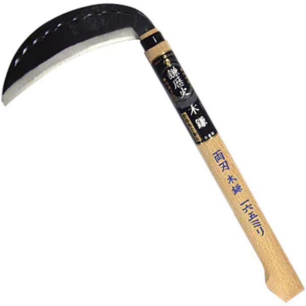 ●厚鎌（木鎌）は、鋼・地金ともに厚く作られています。●山の下刈りや雑木を刈ったり枝切り等に使用できます。●サイズ(WxDxH)：180x430x27mm●重量：390g●刃渡り：180ｍｍ