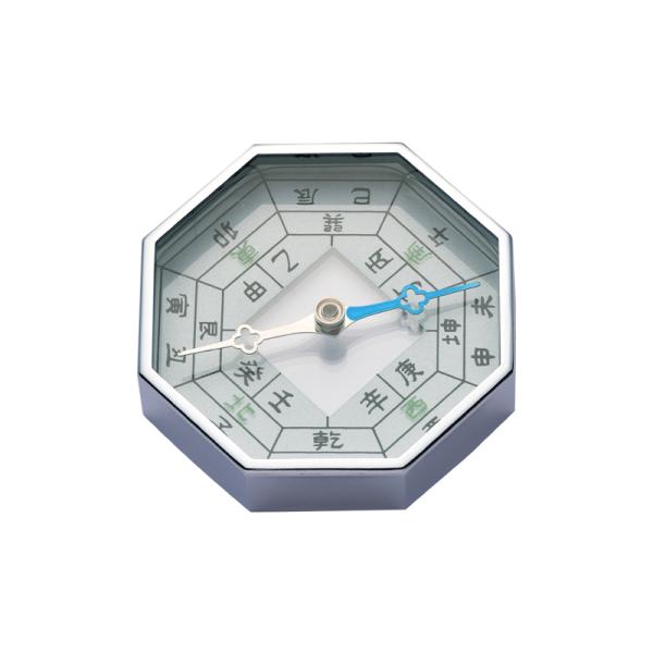 特長●コンパス下の地図や図面が見えるので、建築土地の方位を見るのに最適です。●風水での方位確認などに使用できます。仕様●本体サイズ 55×55×12mm●製品質量 34g●材質 本体：真ちゅう 度数盤を覆う表面：ガラス