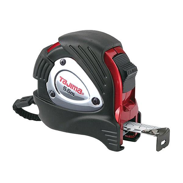 曲げ強度を向上させた、新開発「焼き爪」を採用。落下時に建材にダメージを与えないアーマードケース仕様。落下時の衝撃から爪を守るフックガードバンパー、0点補正移動爪、ショックアブソーバー付き。■仕様目盛仕様：尺相当目盛テープ幅：19mmテープ長...