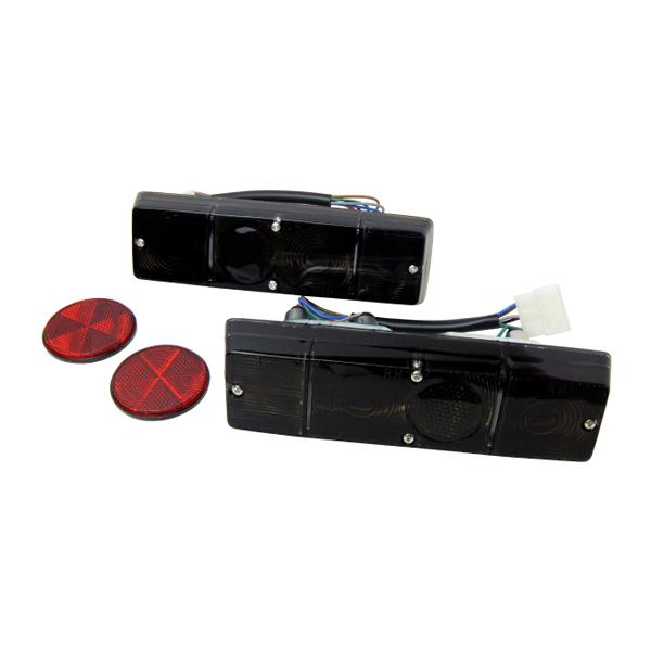 当店で販売終了後、再生産のご要望の多かったジムニー社外バンパー専用、スモーク仕様のテールランプになります。【適合車種】SJ30 / SJ40 / JA11 / JA12 / JA22 / JB31 の社外バンパー標準のランプ本体は国内2社で...