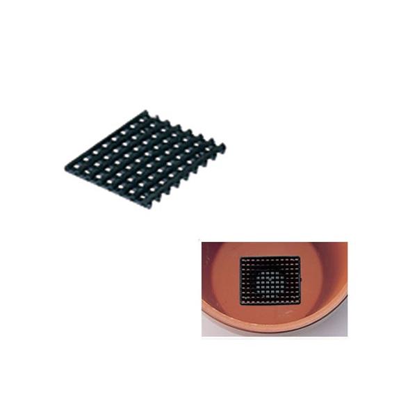 【特徴】土の流出を防いだり、鉢底穴から害虫が侵入を防ぐ優れものです。【用途】園芸用鉢底。【仕様】●サイズ：40×35mm。●色：こげ茶。●入数：50個。【材質】●ポリプロピレン。【サイズ】幅：40mm高さ：3mm奥行き：35mm重量：85g