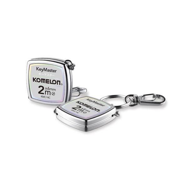 【特徴】高級感あるクロームケースです。巻いて目盛を読み取るだけで直径が簡単に測定できます。キーホルダーにも携帯にも便利なキーチェーン付です。【用途】長さの測定。【仕様】●テープ幅：6mm。●テープ長さ：2m。●JIS1級。●両面目盛。●キー...