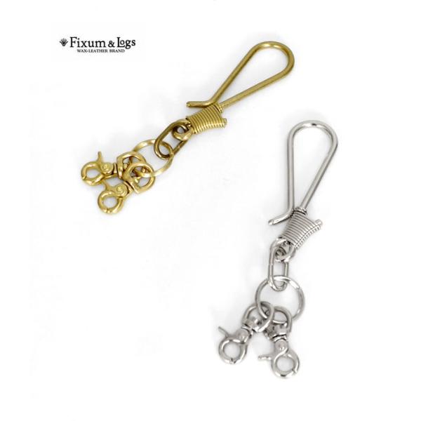 DELUXEWAREの兄弟ブランド「フィクサムアンドログス」のフックキーホルダー。鍵などを付けられる小さなフックが2つ付いています。ゴールド色は真鍮、シルバー色は真鍮に純銀メッキを施したモデルです。付属のリングにカギを付けてベルトループやベ...