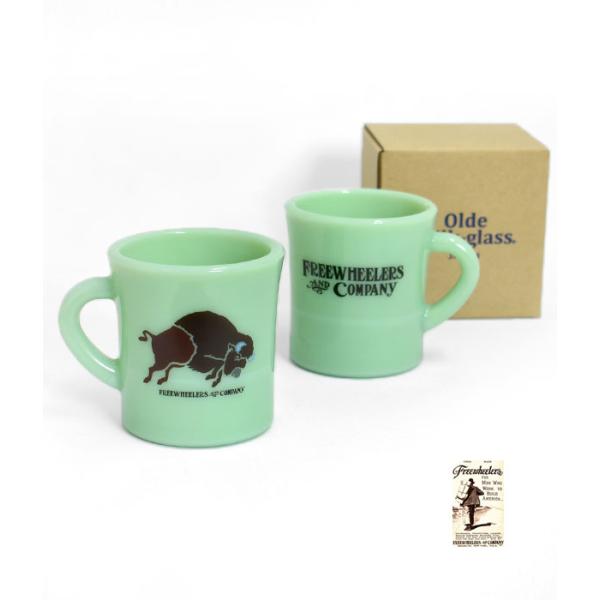 古き良き時代のアメリカの象徴、1940年代から70年代までアンカーホッキング社が生産していた「Fire-King」を日本で復刻させた人物が立ち上げた日本発の新ブランド「Olde Milk-glass」。このモデルはフリーホイーラーズが「Ol...