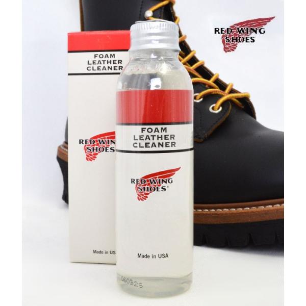 表革はもちろん、スウェードなどの汚れ落としにご使用できる、水に薄めて泡立てて使うタイプのレザークリーナーです。オイルドレザーはもとより、ラフアウトなどの起毛革にもお使いいただけます。クリーニングに便利なセルローススポンジが付いています。使用...