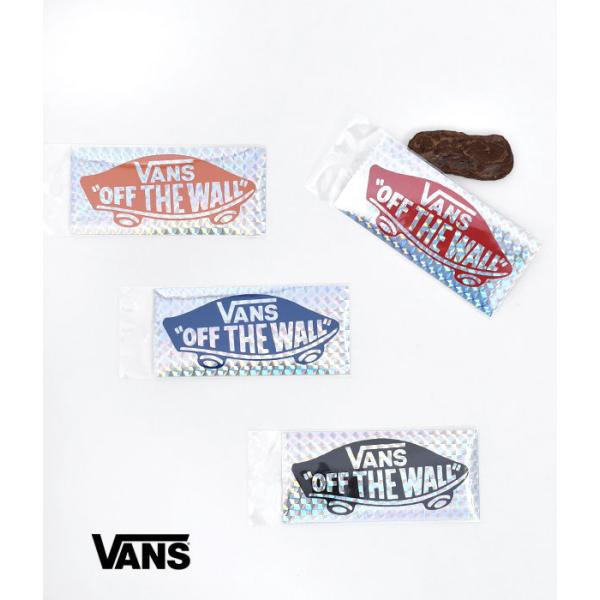 VANSのステッカーです。ホログラムのキラキラが目を引きます。小さめサイズでステーショナリーやスマホなど、カスタマイズを楽しめます！サイズ(cm表記)ONE　　縦4.5　横10.3※完成品の採寸の為、同サイズでも若干のズレが生じる場合がござ...