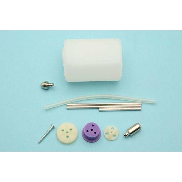 パイロットのグロー燃料用の燃料タンクです。ゴム製キャップ構造により、プレッシャーなどによる高圧に耐えられる設計になっています。※シリコンはガソリン燃料には使用できません。※本製品の仕様、外観、付属品等は予告なく変更する場合があります。容量　...