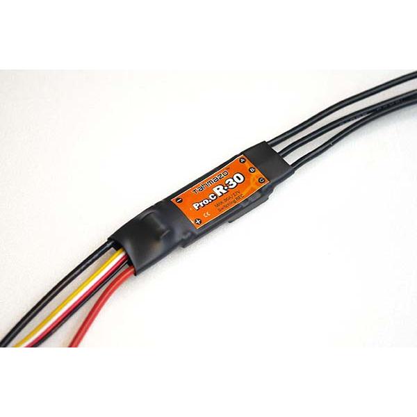 飛行機用のスピードコントローラーです。スタートモードや、進角、カット電圧、カットオフモードに加えてブレーキの強さ、逆転ブレーキ、サーチモード等の設定がプログラムカード無しで設定可能です。安全性の高いスイッチング方式のBEC機能を搭載。高性能...