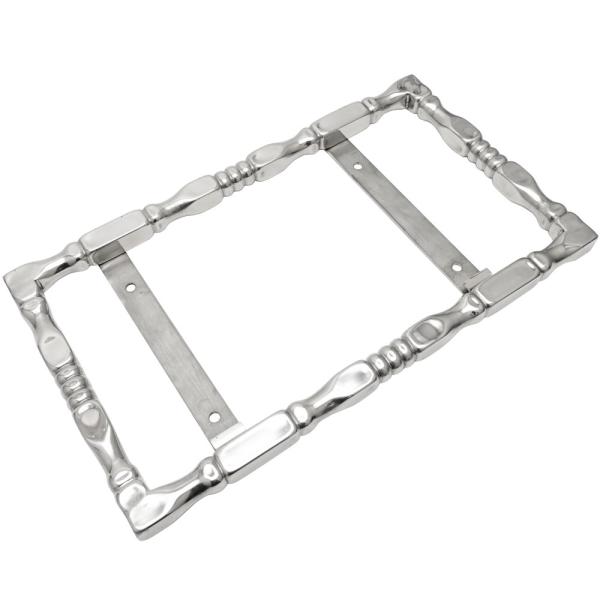 ■送料　【本州/四国/九州：1030円】【北海道：1030円】【沖縄：2570円】【※離島：別途見積もり】【商品説明】大型トラック用のナンバー枠に絞りとメッキ加工を施しデコトラ仕様にしました。 【サイズ(約)】外寸：50×28.5cm内寸：...