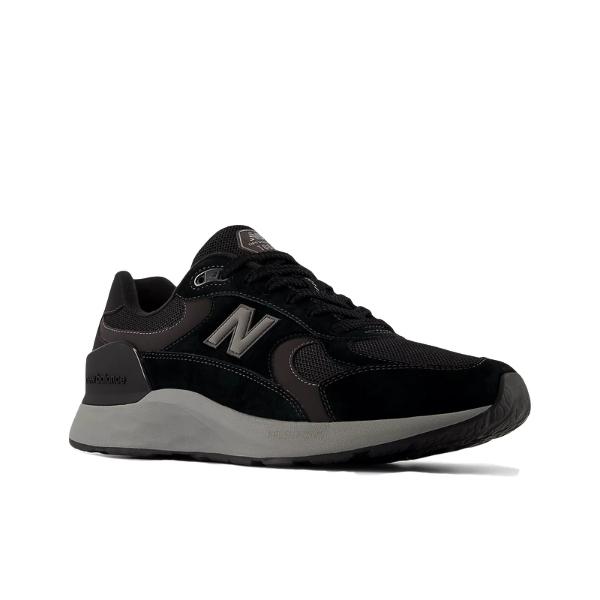 【発売日：2026年02月26日】商品説明上質なピッグスエード/メッシュ アッパーを使用し、NBのアーカイブからインスパイアされたデザインにさり気ないスモールNマークを採用。ウォーキングに最適化したヘキサゴン構造のFRESH FOAM X ...