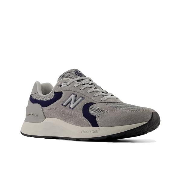 【発売日：2026年02月26日】商品説明上質なピッグスエード/メッシュ アッパーを使用し、NBのアーカイブからインスパイアされたデザインにさり気ないスモールNマークを採用。ウォーキングに最適化したヘキサゴン構造のFRESH FOAM X ...