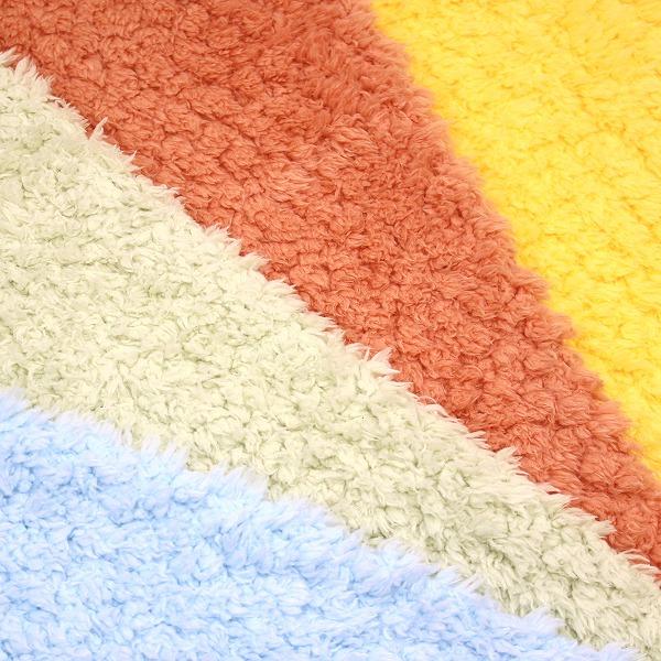 ふんわりもこもこプードル犬のようなプードルファー。手触りがふんわりしていてとっても気持ちいい肌触りです。毛足は約15mmでボリューム感たっぷりです。(長い箇所）伸縮性もありクッションカバー、ソファーカバーなどのインテリア用品・ぬいぐるみやひ...