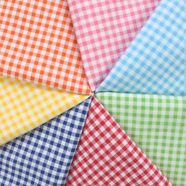 約4mm程のギンガムチェックプリント生地です。（※一番細かい目盛りが2mmの竹定規で撮影しています）スケア（シーチング）のほどよい厚さの生地で巾着袋・小物・カーテン等の雑貨類におススメです。またとってもお買い得な価格ですので袋物の裏地にもお...