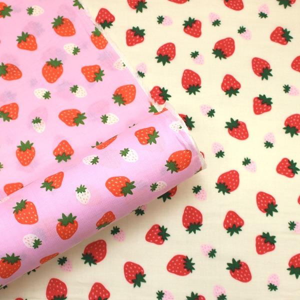 いちごがたくさん並んだかわいい柄のWガーゼです。柔らかく吸水速乾性に優れ、通気性の良いダブルガーゼ生地で、マスクやハンカチなどの小物やベビーグッズ にもおすすめです。【ゆうパケット・2ｍまで対応可能】表示価格は10cmあたりの価格です。（税...